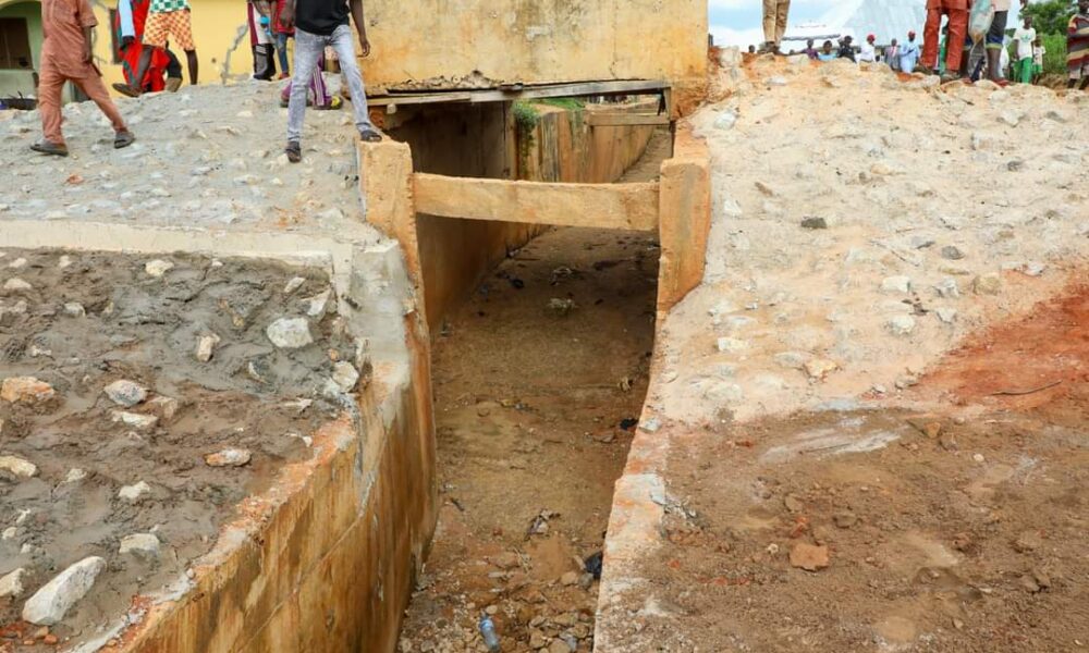 Details As FG Commissions Patigi Erosion & Flood Control Project ...